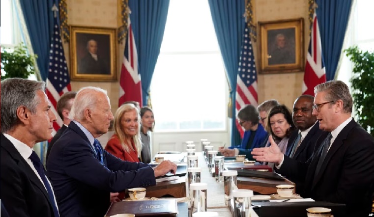 Madaxweyne Biden Oo Aqalka Cad Ku Qaabilay Hogaamiyaha Ingiriiska