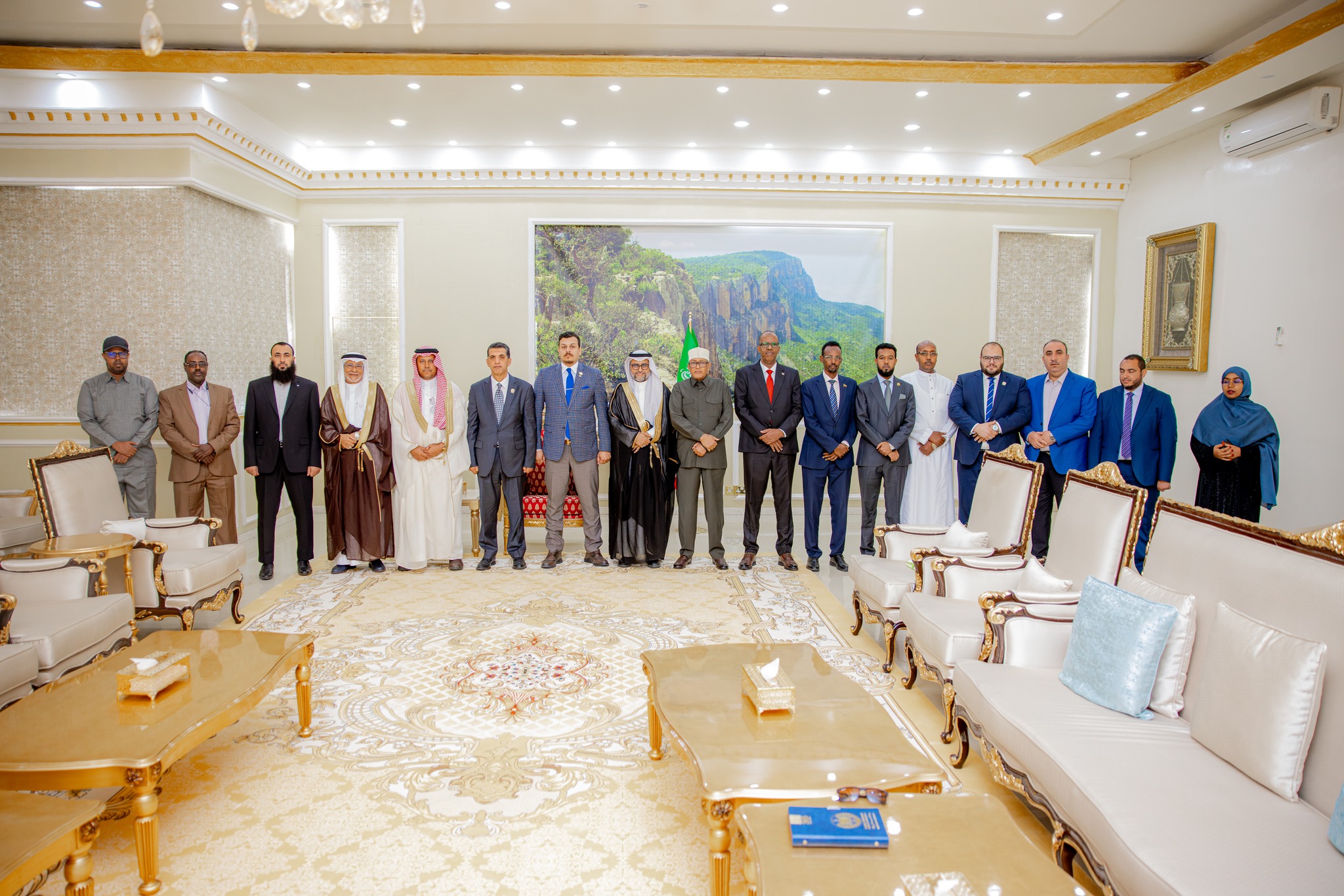 Madaxweyne Cirro oo Maalgashadayaal Caalamiya u soo Bandhigay Fursadaha ...