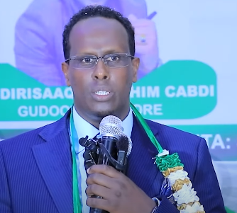 DAAWO:"Dawlad Hoose Oo Kacday Sida Dukaanka Ayaa Nalagu Wareejiyay"