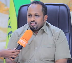 DAAWO: Wasiir Buuni Oo U Hanjabay Siyaasiyiinta Dhaliila Xukumadda.