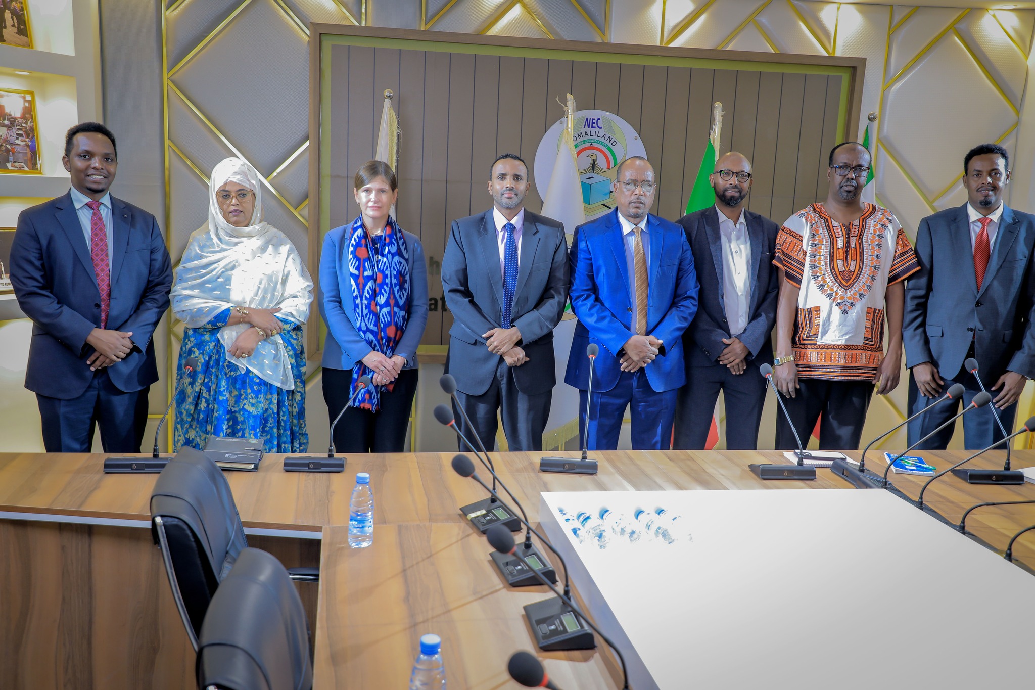 Maxeey Kawada Hadleyn Komoshinka iyo Midowga Yurub? SAWIRO