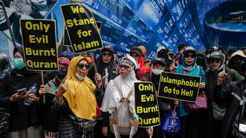 Waa kuma Ninka Carabka ah ee kitaabka Qur'aanka gubay? Waa kuma Ninka Carabka ah ee kitaabka Qur'aanka gubay?
